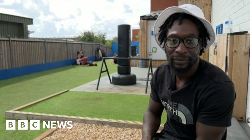 Derby rapper dad calls for more affordable kids' clubs - BBC News