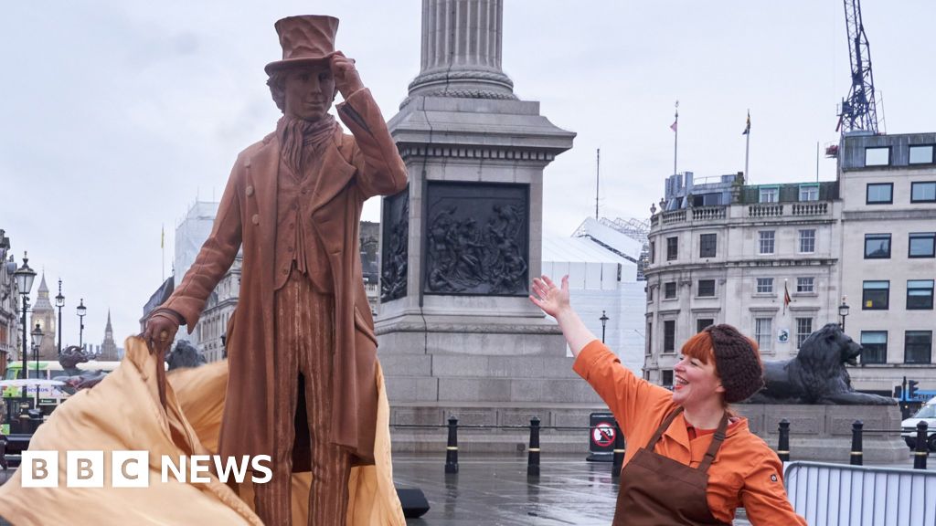 Sussex chocolate sculptor makes life-sized Willy Wonka figure - BBC News