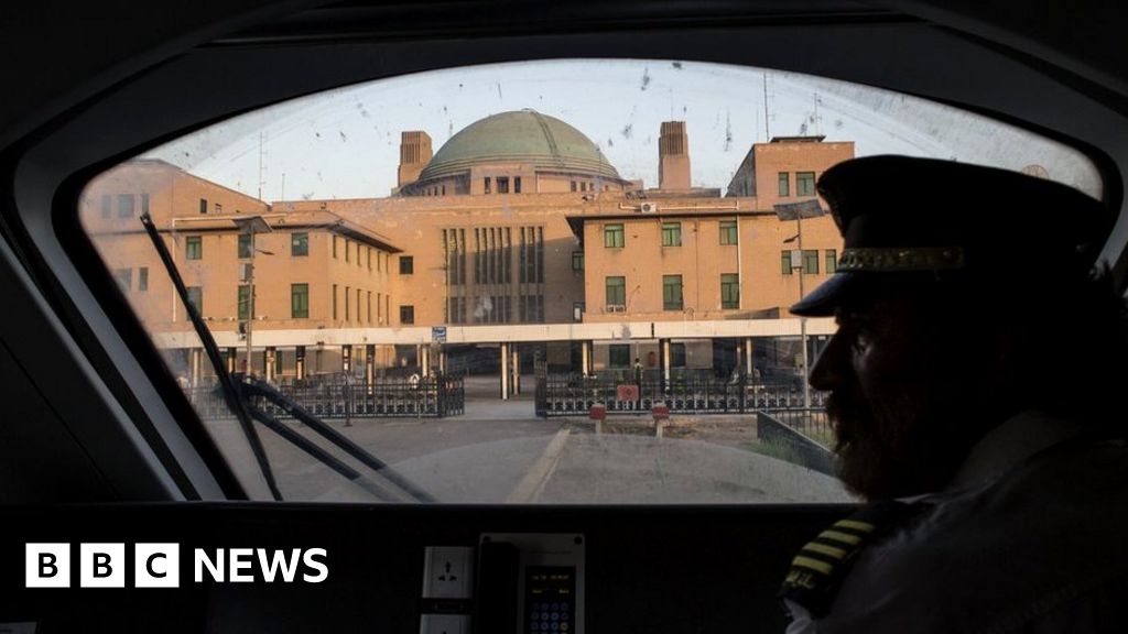 In pictures: The crown jewel of Iraq's railway - BBC News