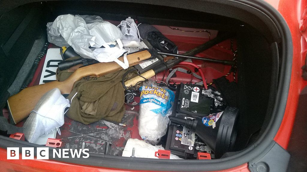 Burglary figures dropped 50% after arrest of gang - BBC News