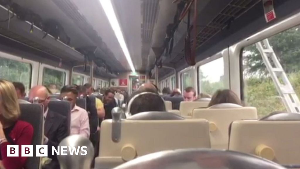 Broken Norwich to London train causes 'absolute chaos' - BBC News