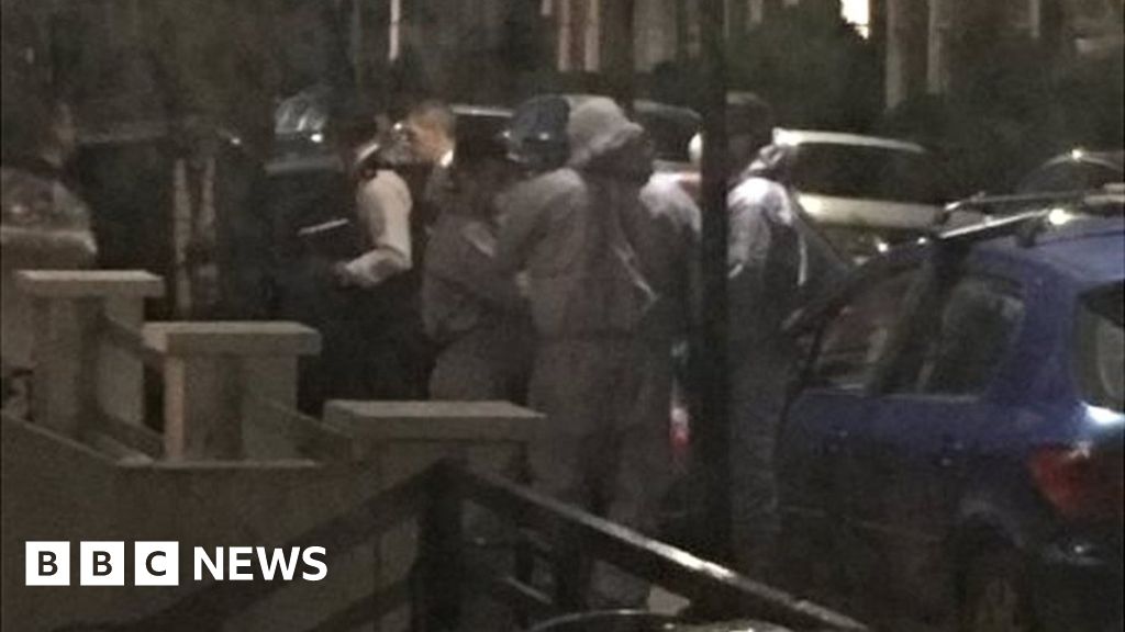 London stabbings: Two dead and one critical in three attacks - BBC News