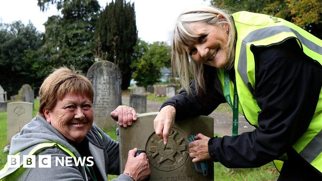 Armistice Day: 'We clean graves because they gave their lives' - BBC News