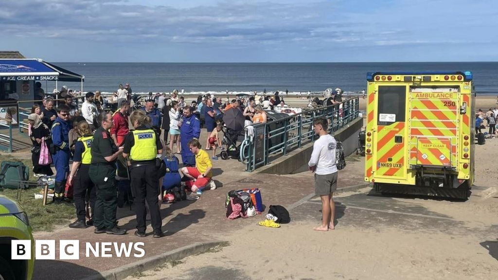 Whitley Bay: Girl given CPR after being rescued from sea - BBC News