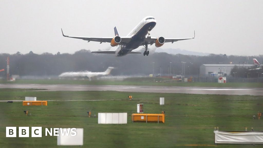 Gatwick flight paths: Campaigners win right to appeal changes - BBC News