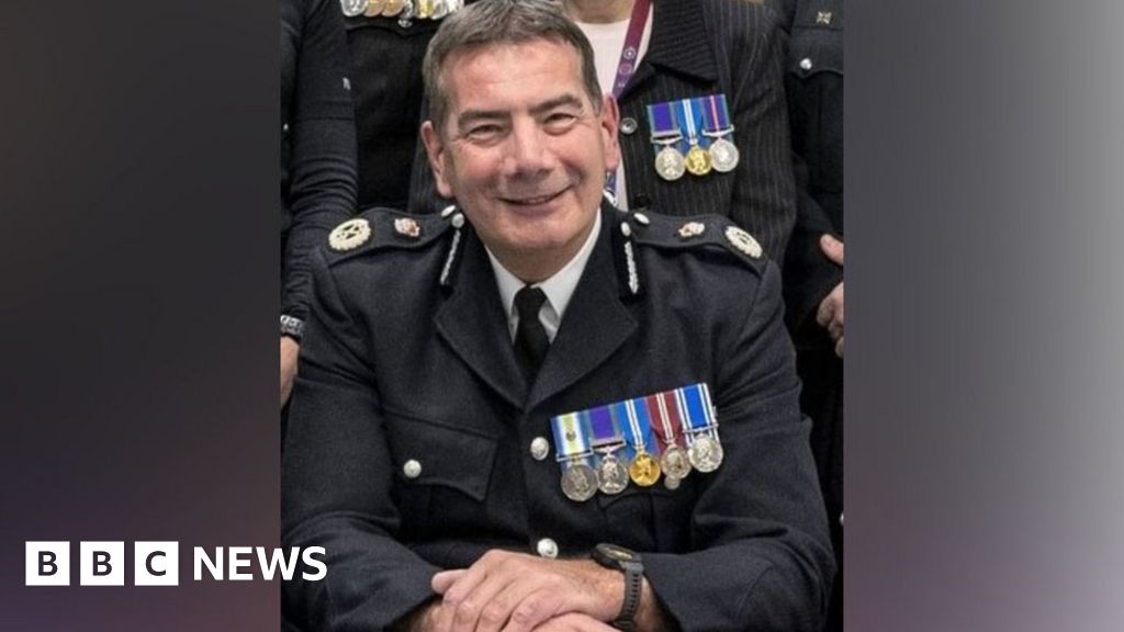 Northants police chief responds to medal-wearing investigation - BBC News