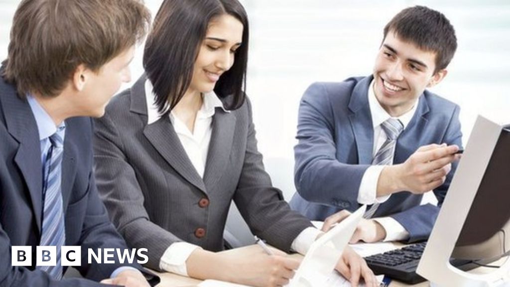 More graduates in work, suggests survey - BBC News