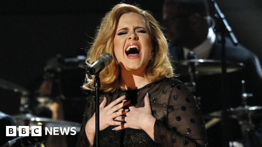 Adele's Hello video reaches a billion views on YouTube - BBC News