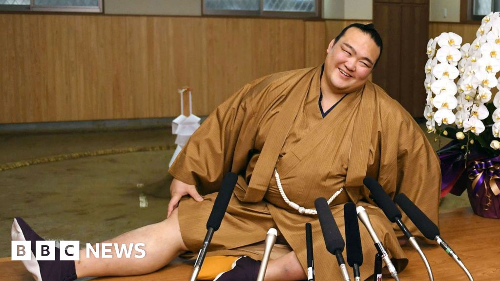 Japan gets first sumo champion in 19 years - BBC News