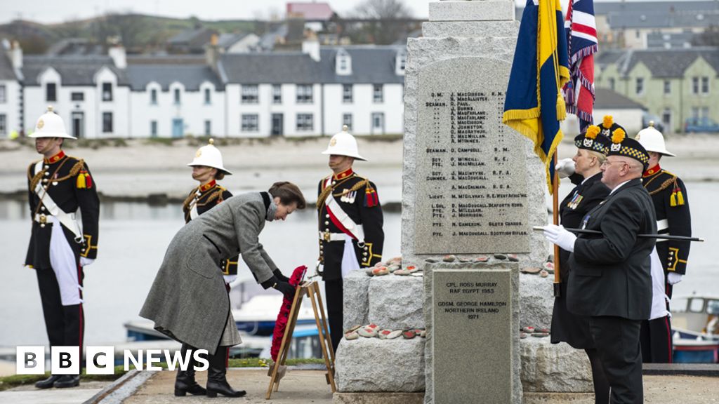 Ceremonies remember Islay war dead