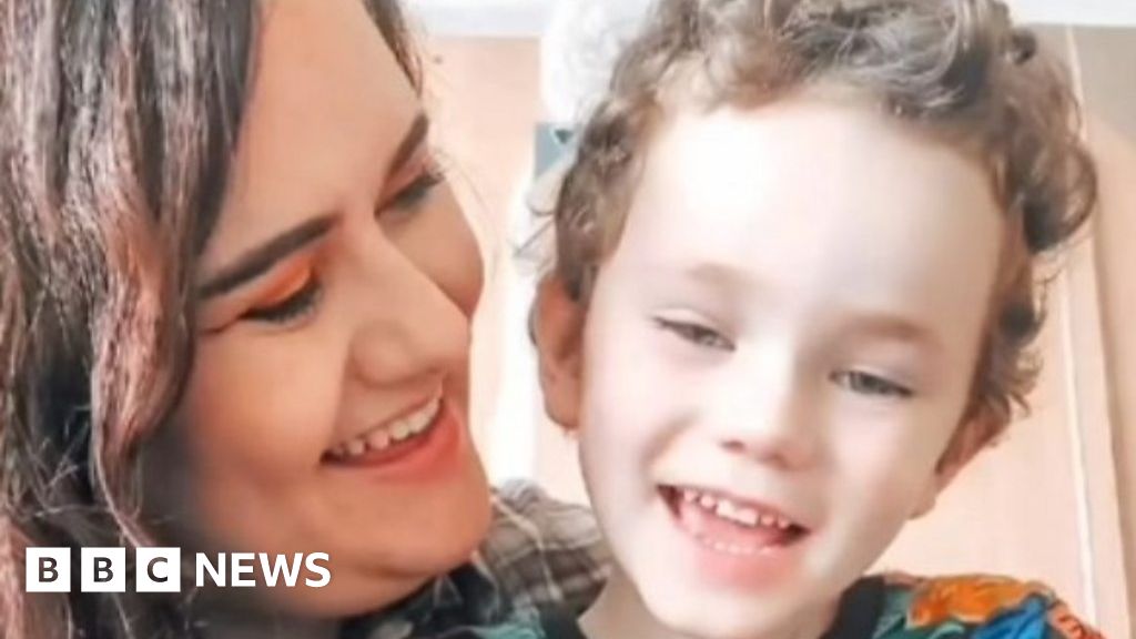 Autism: Grimsby mum's blog aims to show reality of condition - BBC News