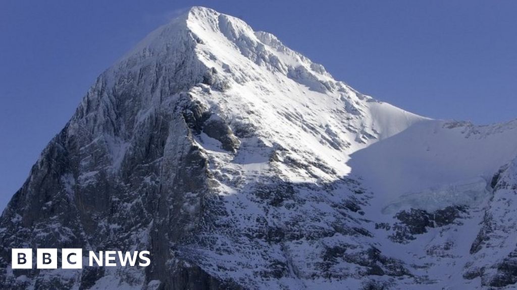 Swiss supercomputer edges US out of top spot - BBC News