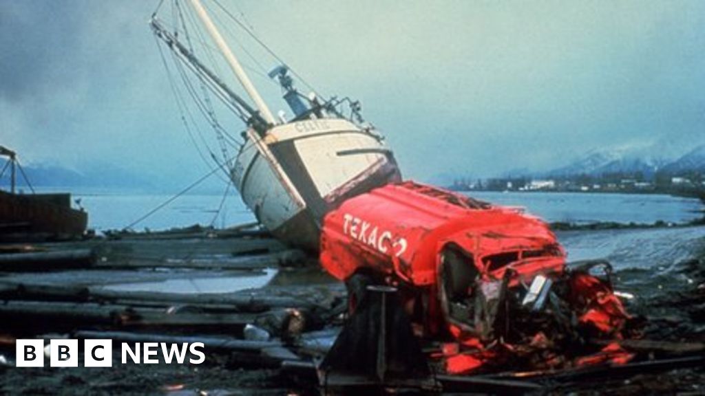 Tsunamis linked to spread of deadly fungal disease - BBC News