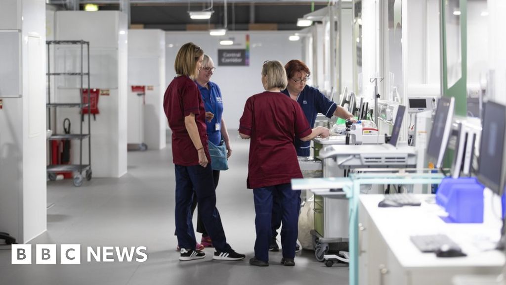 Covid in Scotland: NHS staff shortages 'major problem' - BBC News