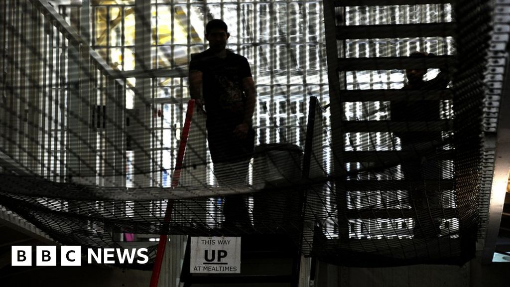 Some convicted killers could have prison records wiped - BBC News