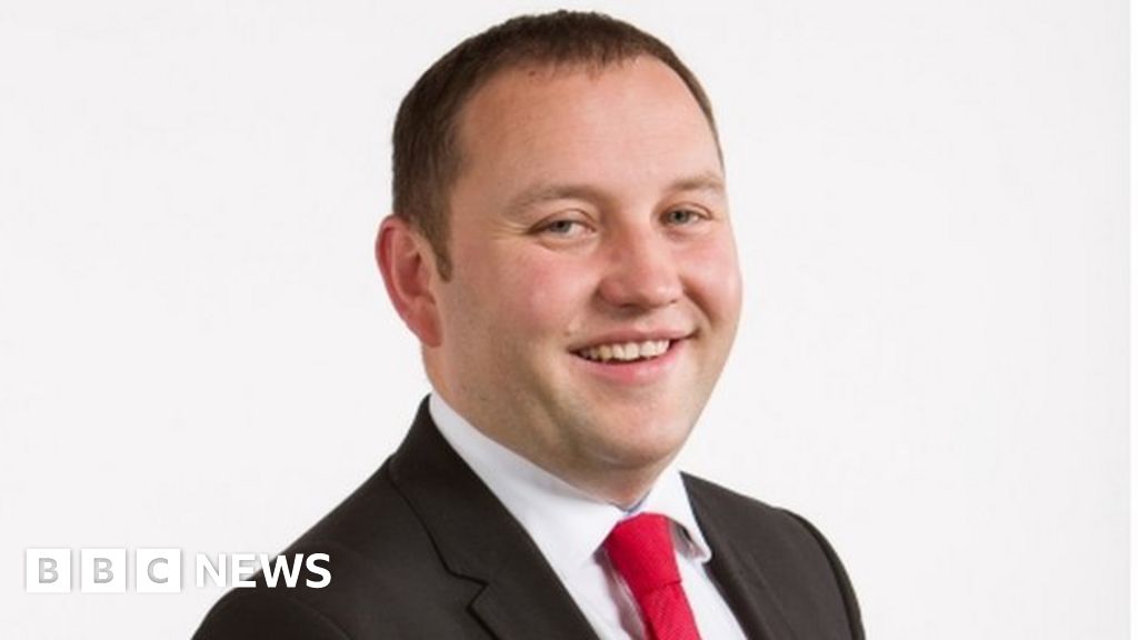 Scottish Labour MP Ian Murray would serve in a Corbyn-led team - BBC News