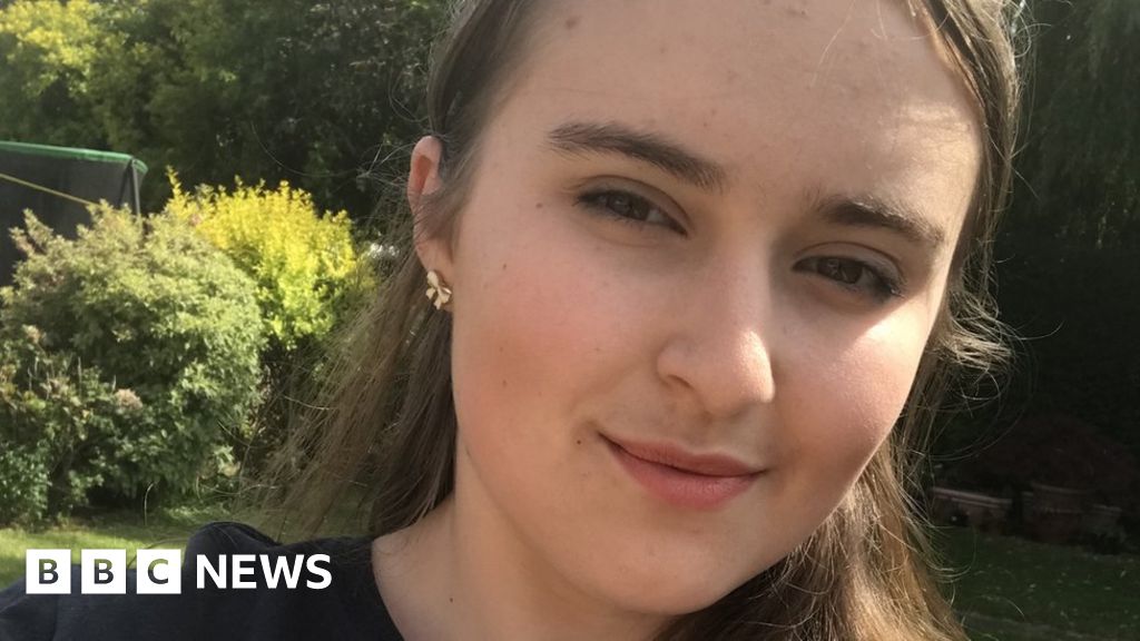 Careers and Covid: When the pandemic hit job ambitions - BBC News