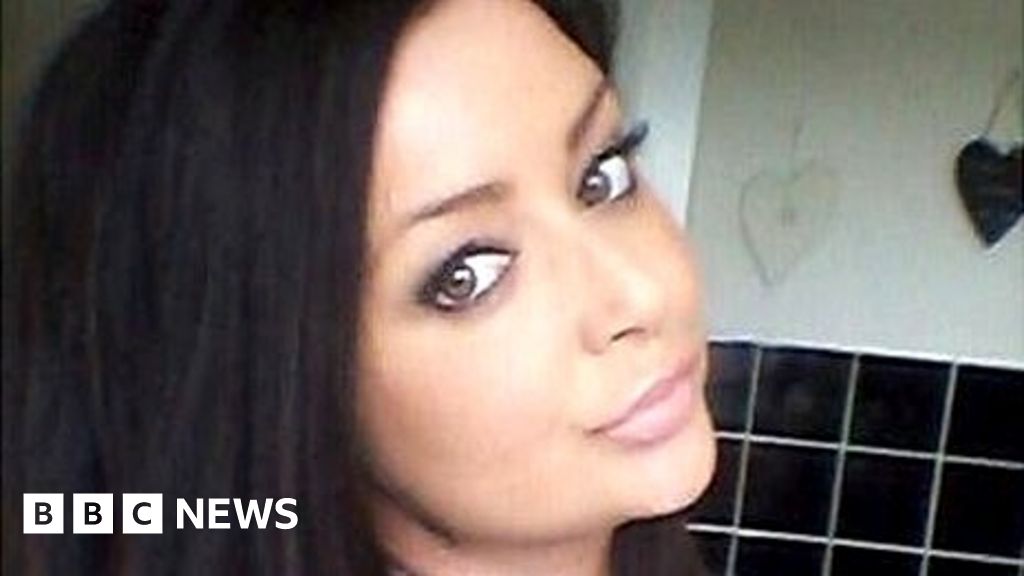 Missing Nicola Vine: Police find body in Northwich - BBC News
