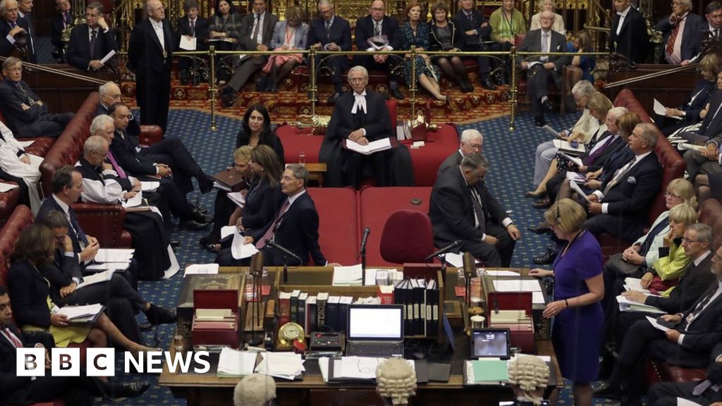 Labour reshuffle: Peers rejoin shadow cabinet - BBC News