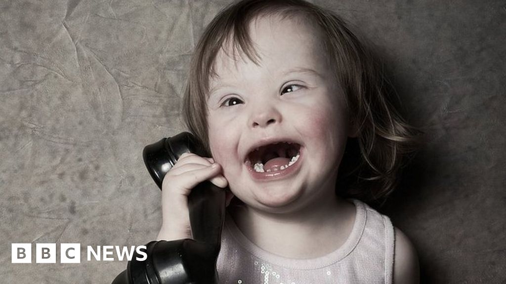 Consett photographer launches Down's syndrome project - BBC News