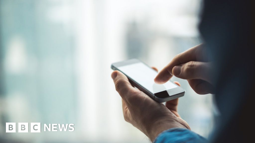 No O2 mobile signal for Bronington for nearly two weeks