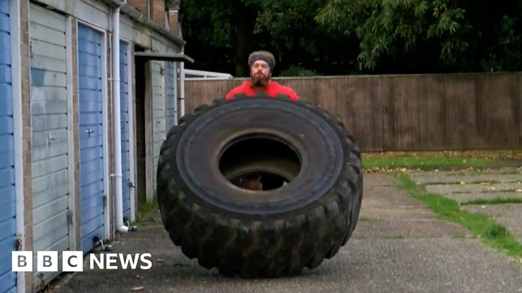 Reading's bus driving strongman aiming for the Olympics - BBC News