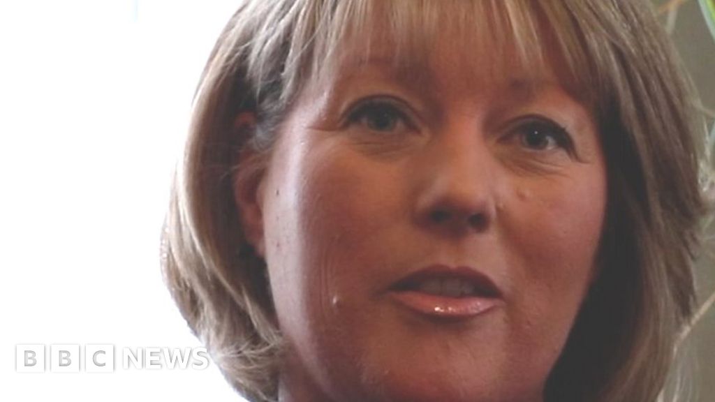 Mortician 'passionate' about doing make-up for the dead - BBC News