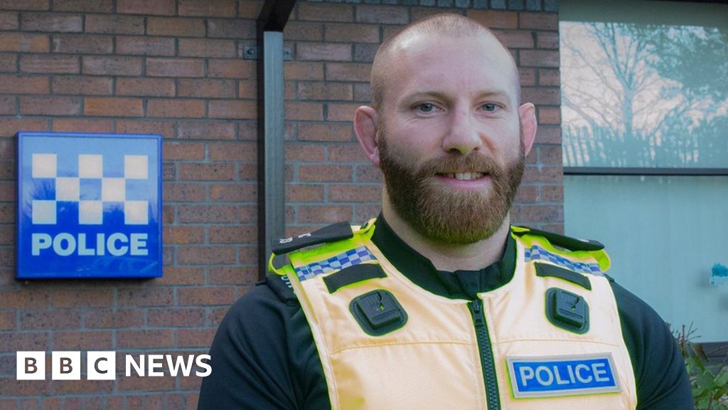 Newcastle Falcons' Rob Hawkins becomes special constable - BBC News