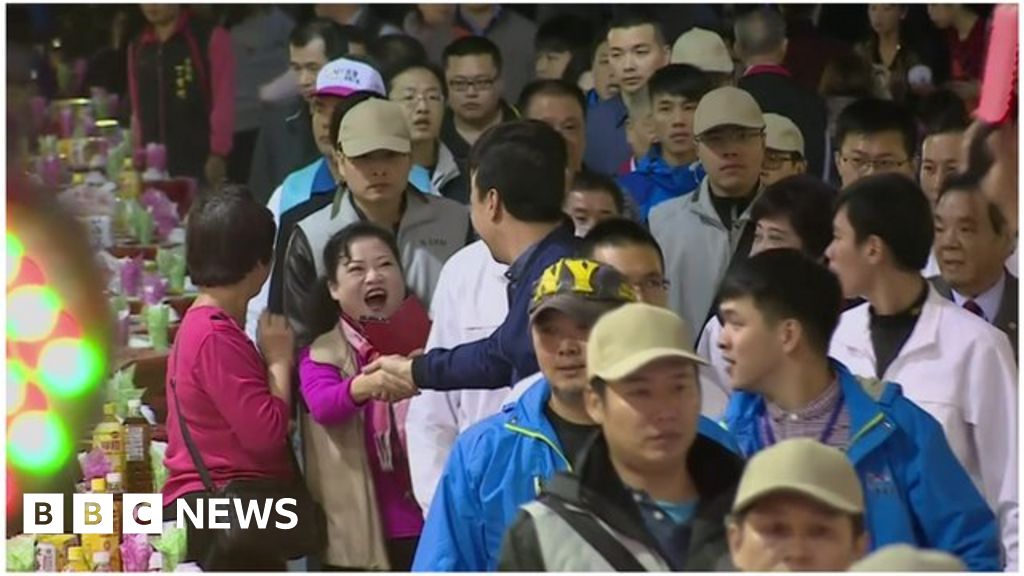 Economy key issue in Taiwan's election - BBC News