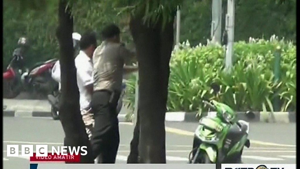 Jakarta attack: Eyewitness films fierce city centre gun battle - BBC News