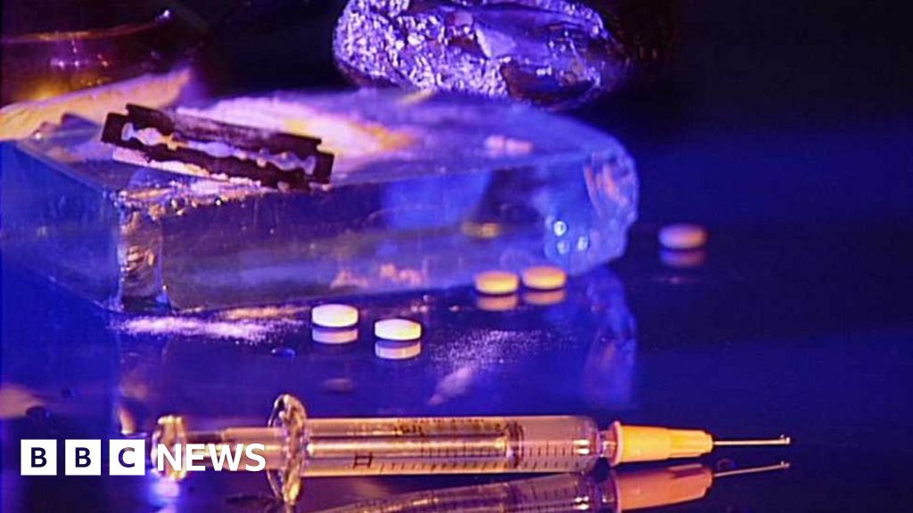 Basildon: Police issue warning after two suspected drug deaths