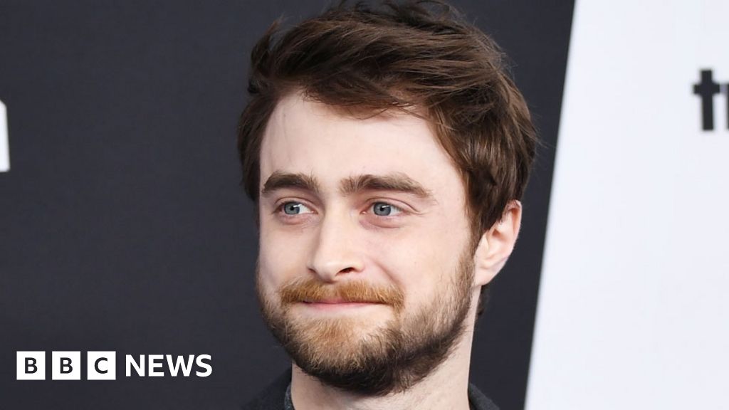 Daniel Radcliffe to play a fact-checker on Broadway - BBC News