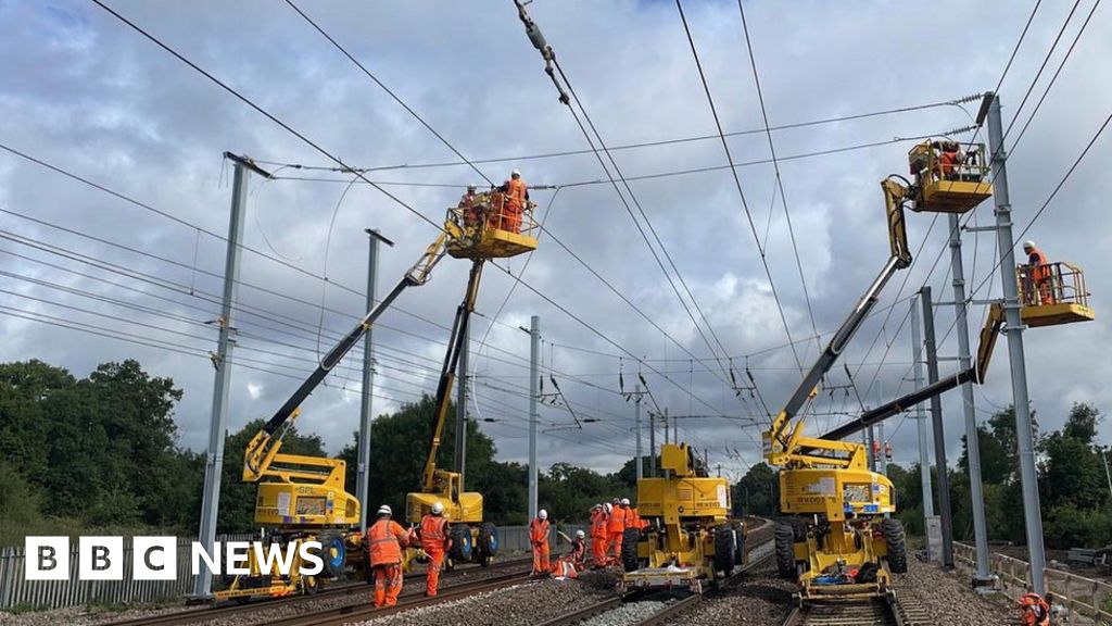 Rail replacement buses on Midland Mainline due to overhead wire works - BBC News