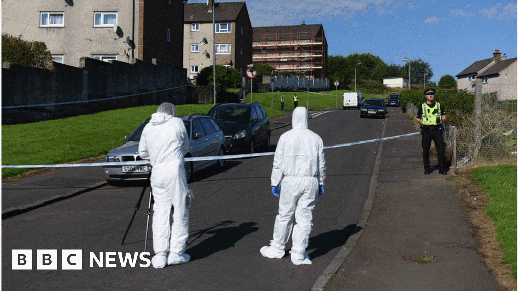 Murder inquiry launched in Paisley by detectives - BBC News