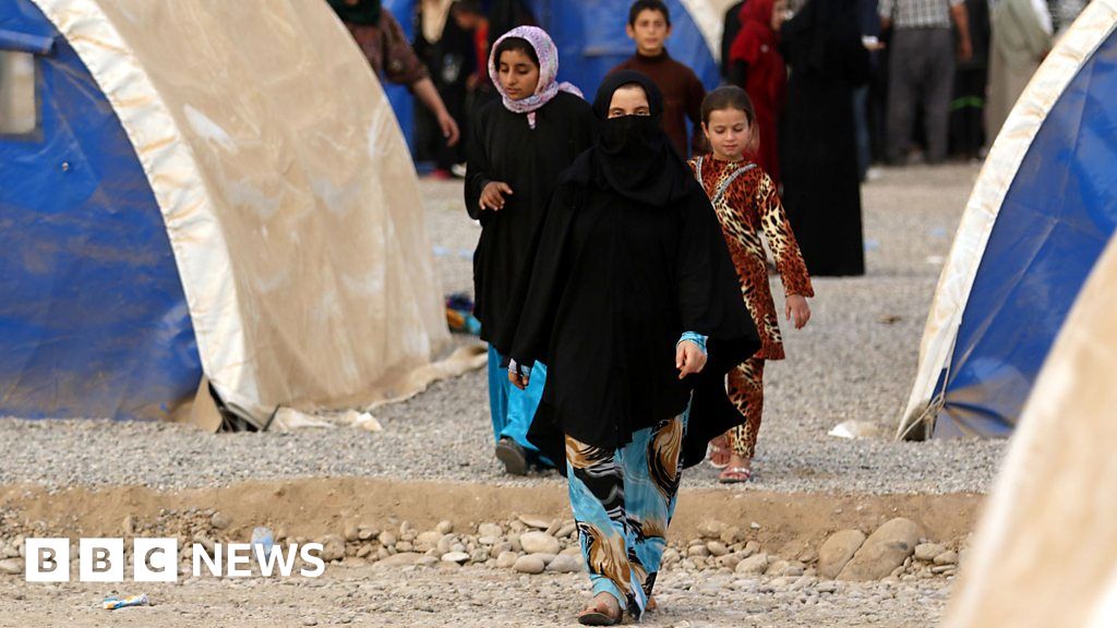 Stories from Mosul: 'IS killed people in street' - BBC News