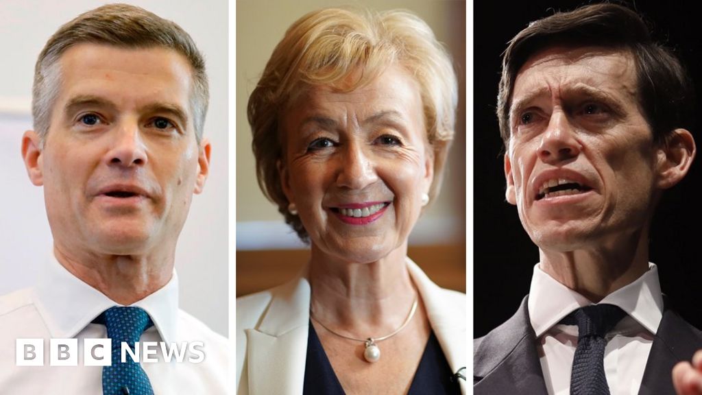 Brexit: Tory leadership rivals split over Brexit deadline - BBC News