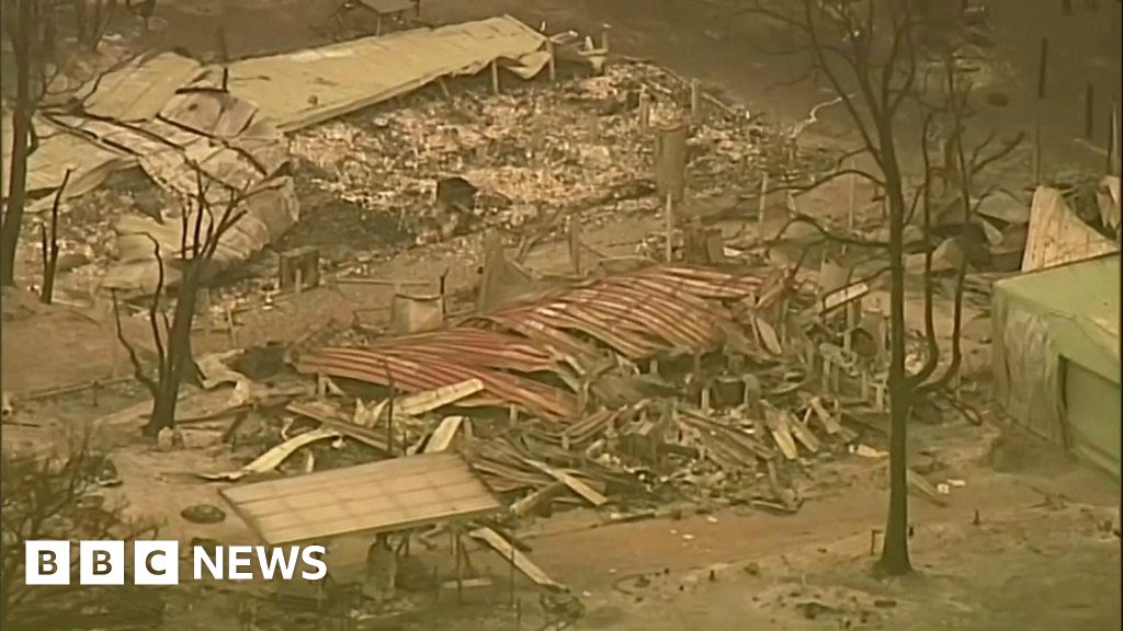 Australia fires: Aerial views of burned out towns - BBC News