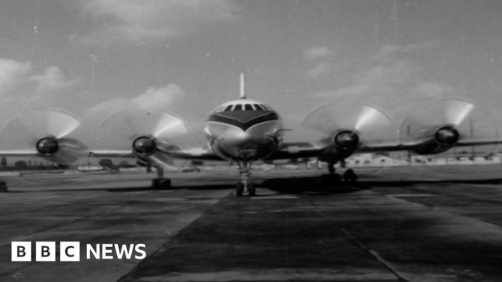 The Bristol plane which landed on the River Severn - BBC News