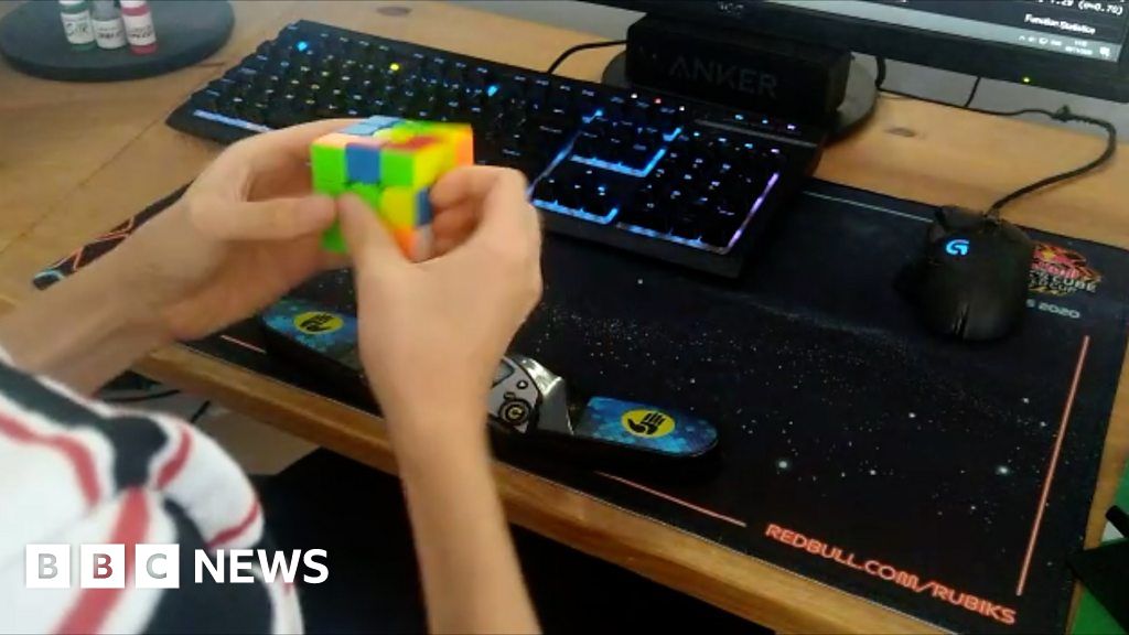 Rubik's Cube World Cup gold medal won by Sussex teen - BBC News