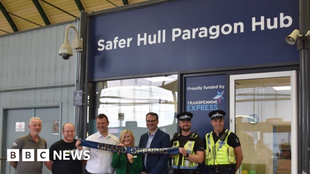 Hull Paragon Station: Safe space opens in former shop - BBC News