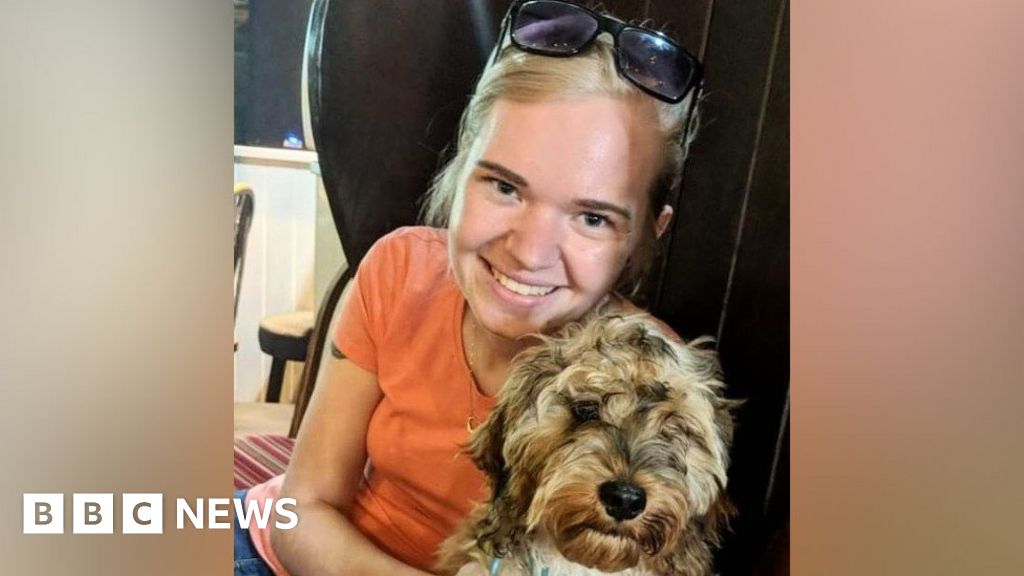 Beth Matthews: Blogger who took poisonous substance failed by hospital - BBC News