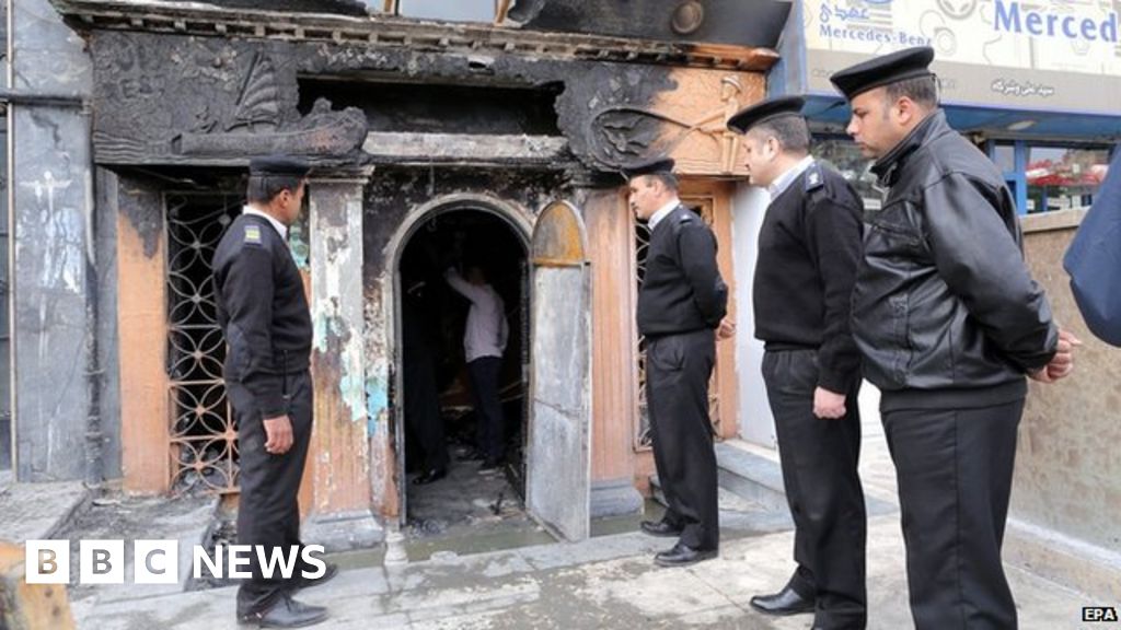 Cairo restaurant firebombing leaves 16 people dead - BBC News