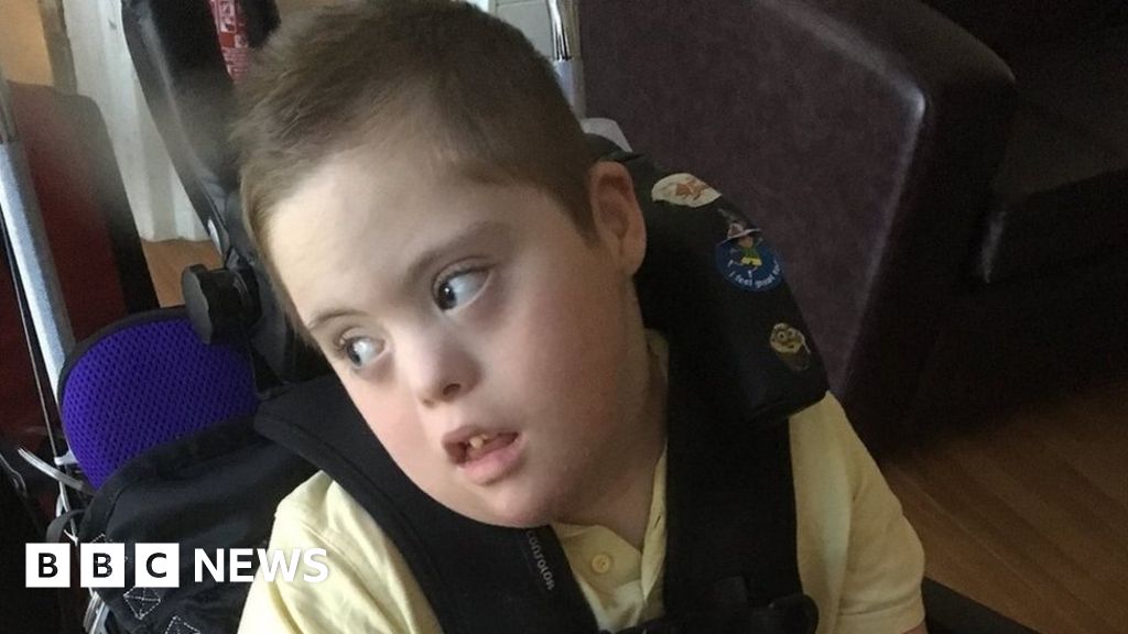 Nascot Lawn: Watford mum 'drowning' as respite centre shuts - BBC News