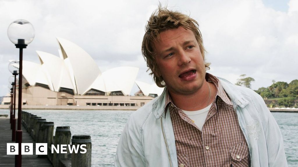 Jamie Oliver to buy back Australia restaurant business - BBC News
