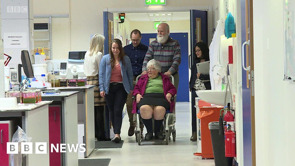 Edinburgh University scientists' dementia 'buddy scheme' - BBC News