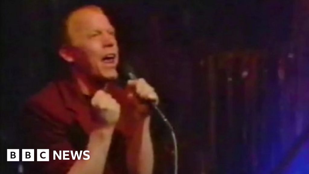 Jim Diamond performs 'I Should Have Known Better on TOTP' - BBC News