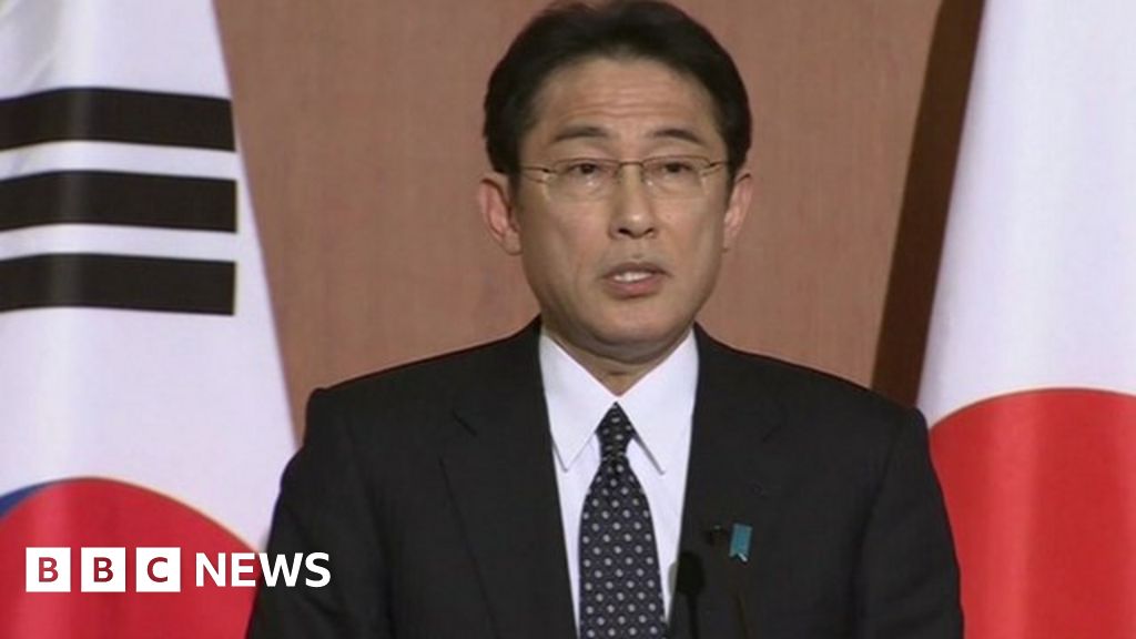 'Comfort women': Remorse expressed by Japan - BBC News
