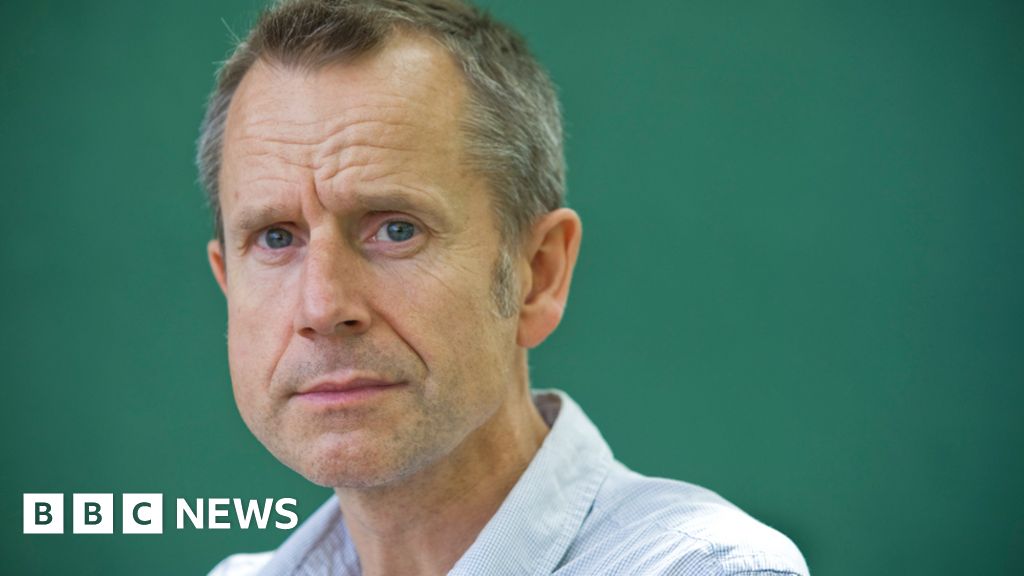 Jeremy Hardy: Comedian and Radio 4 panel star dies aged 57 - BBC News