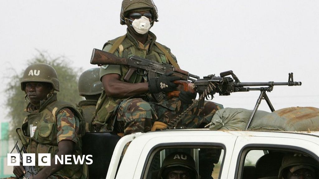 South Sudan conflict: African Union approves regional force - BBC News