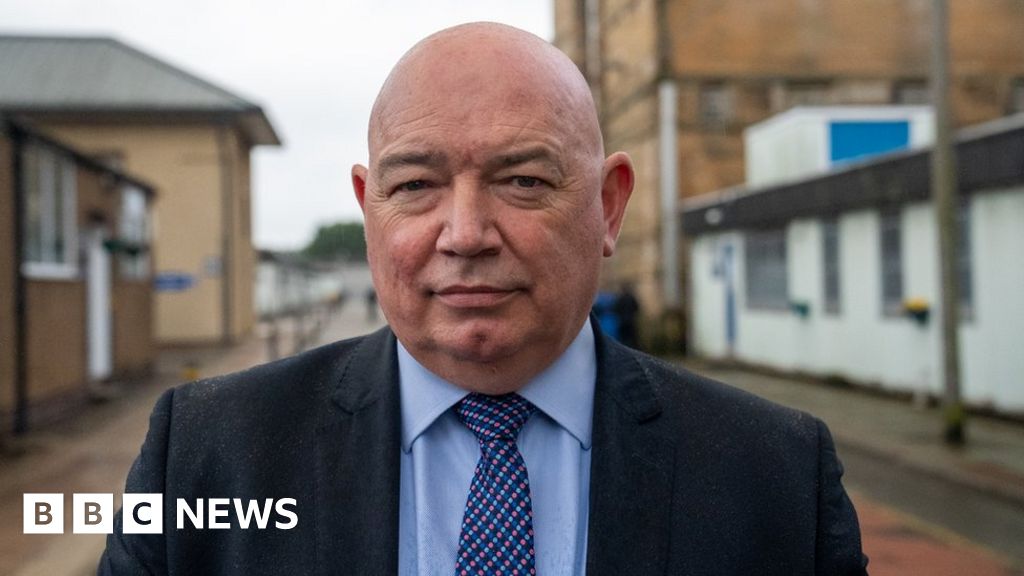 Barlinnie prison at risk of catastrophic failure, says governor - BBC News